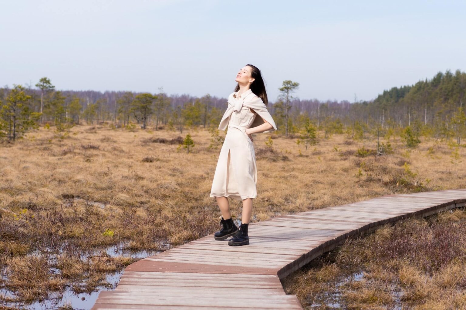 ‘Silent Walking’ Tips Redakan Stress yang Viral di TikTok, Apa Itu dan ...